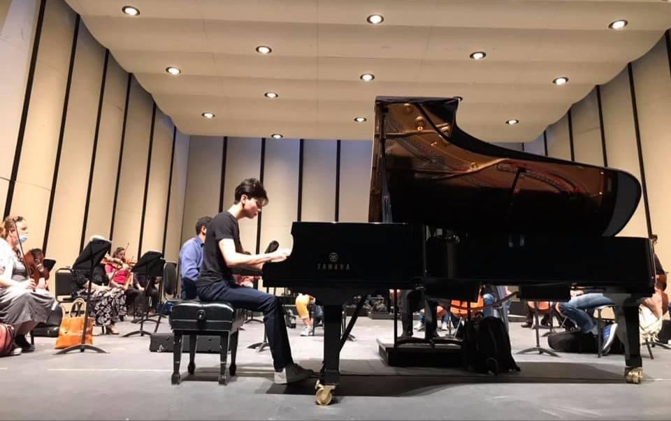 Elías Manzo seleccionado para participar en el “Piano Lab” – Ágora Digital