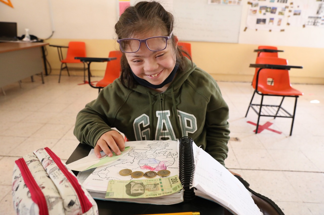 Cambia la vida de estudiantes con discapacidad en escuela especial ...